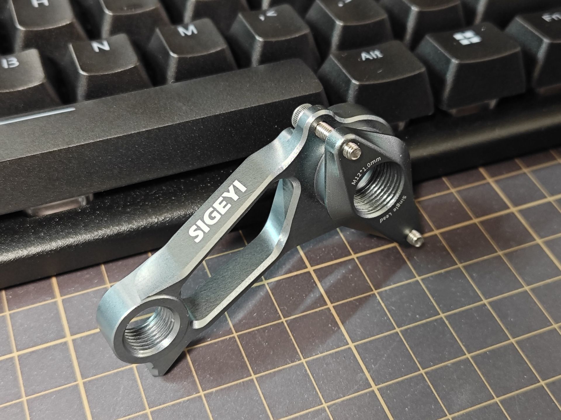 【レビュー】SIGEYI ダイレクトマウントディレイラーハンガー ～SuperSix EVO4用の高品質な社外ハンガー～ | すくみずログ