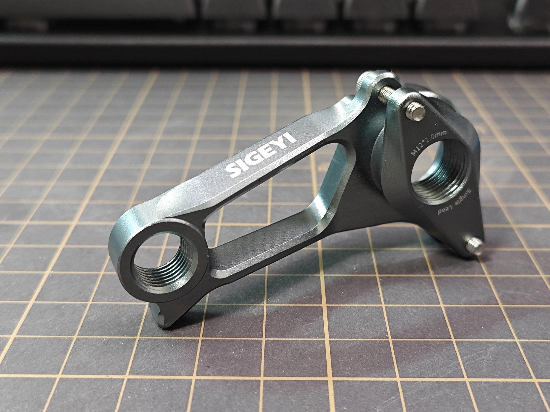 【レビュー】SIGEYI ダイレクトマウントディレイラーハンガー ～SuperSix EVO4用の高品質な社外ハンガー～ | すくみずログ