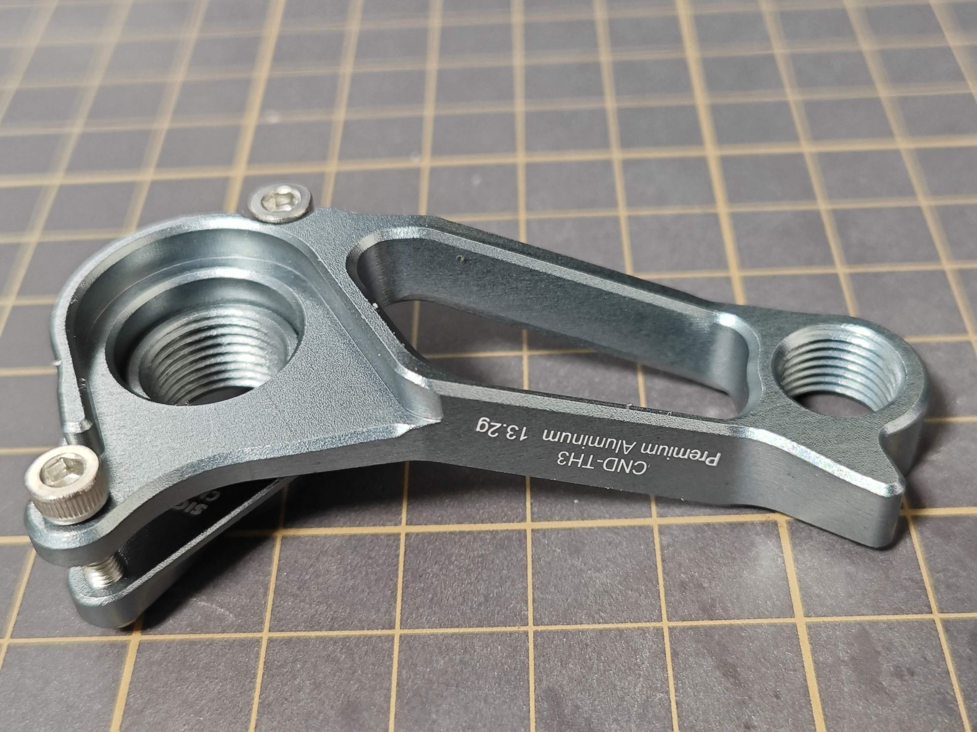 【レビュー】SIGEYI ダイレクトマウントディレイラーハンガー ～SuperSix EVO4用の高品質な社外ハンガー～ | すくみずログ